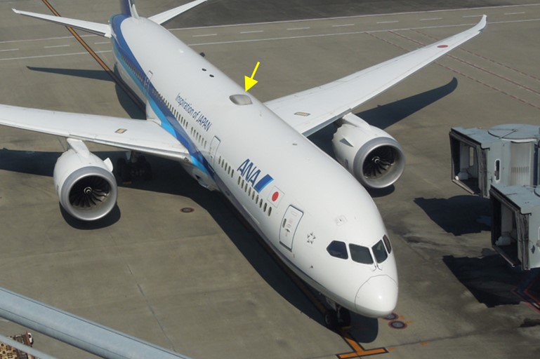 胴体の上の突起物は何？飛行機のアンテナについて解説します！｜不器用に生きよう！